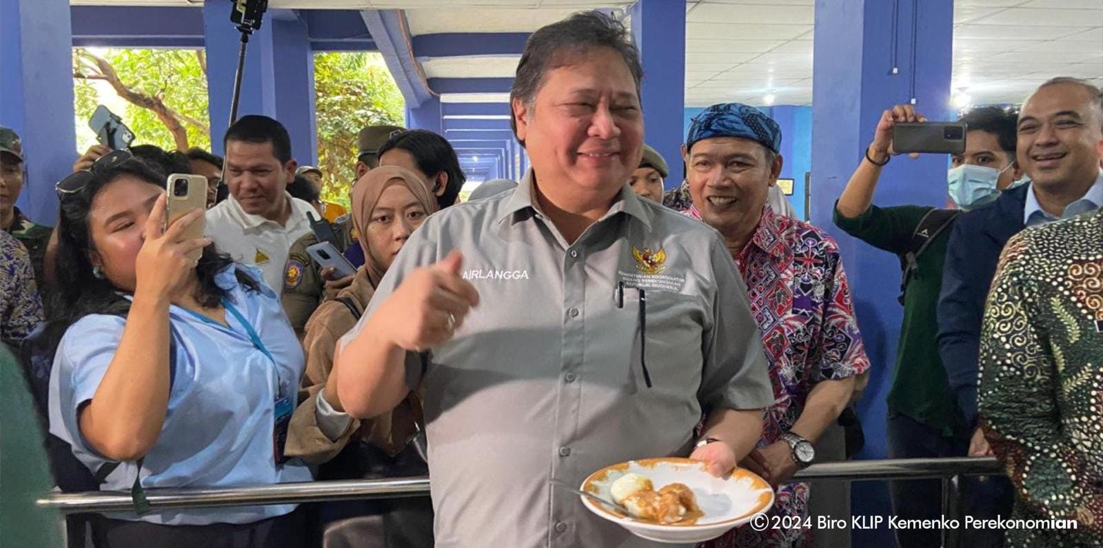 Menko Airlangga Sebut Dana BOS Bisa Jadi Opsi Pembiayaan Makan Siang ... Menko Airlangga Sebut Dana BOS Bisa Jadi Opsi Pembiayaan Makan Siang ...