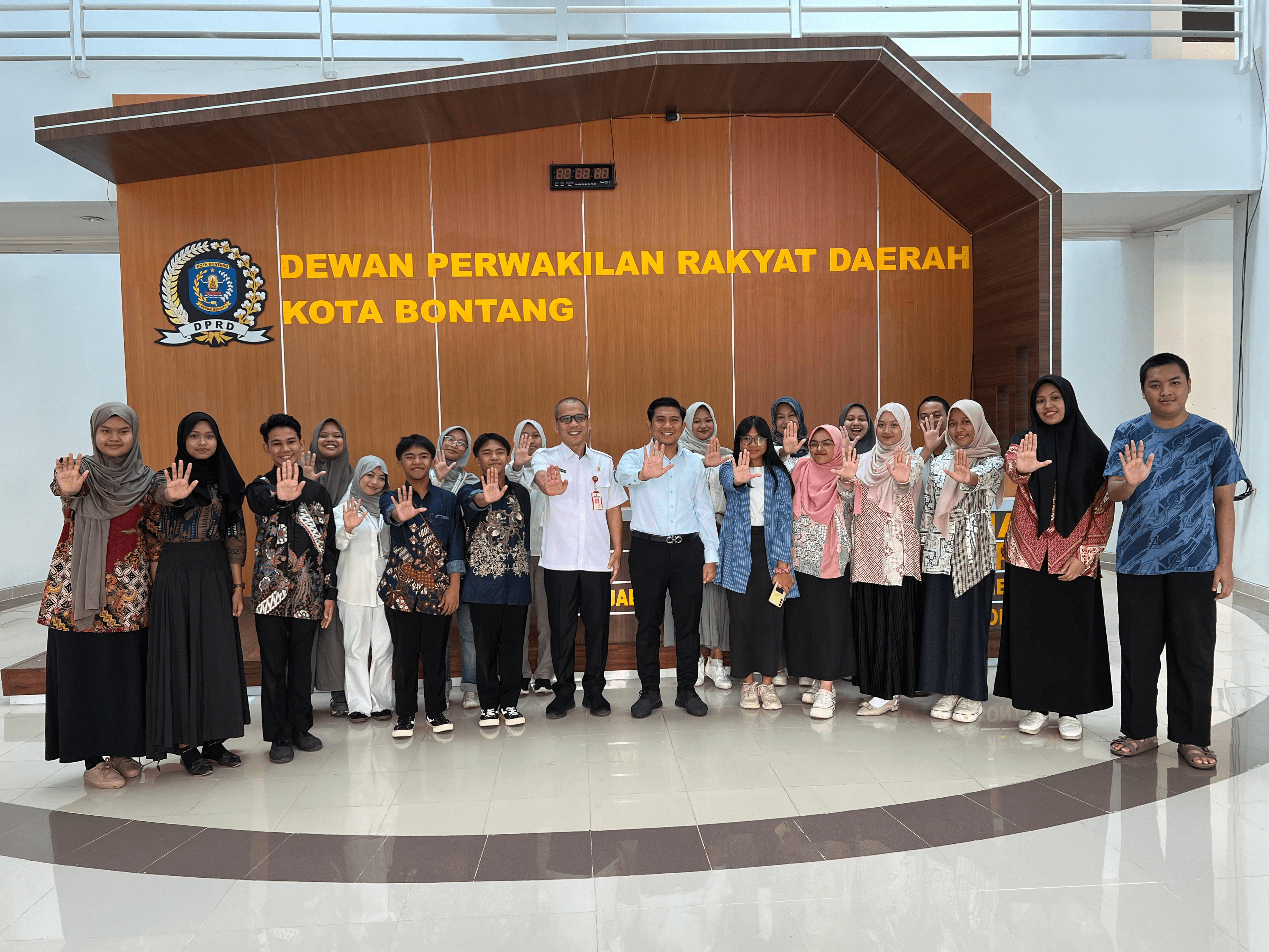 10 Finalis Duta Anak Berkunjung ke Kantor DPRD Bontang, Disambut Hangat ...